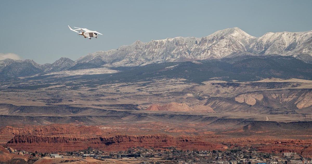 Beta Alia CX300 Electric Airplane Visits Duncan Aviation FBO in Provo ...