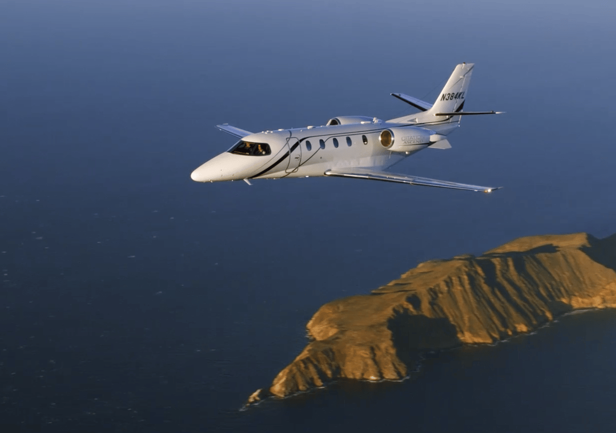 Textron Aviation Reports Strong Q3 Growth with Deliveries, Revenues Up ...