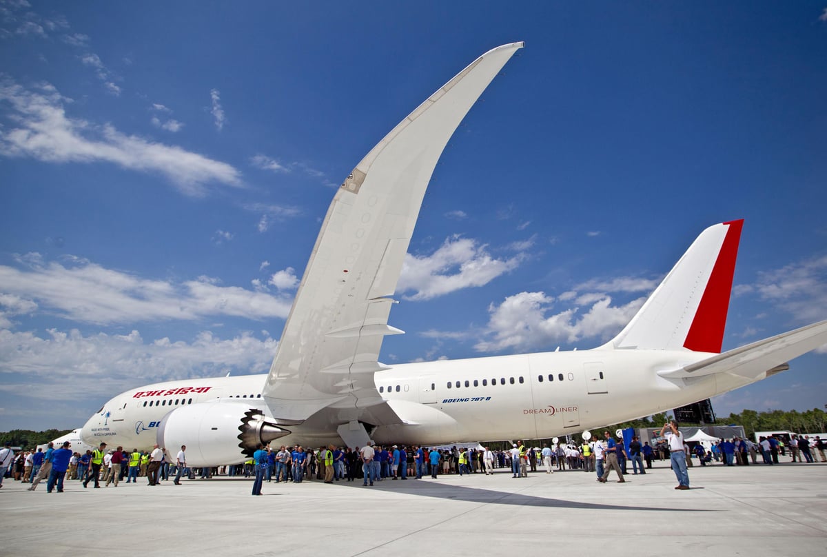 Boeing 787 Engine Failure Sparks Fire at Charleston Airport | Aviation ...