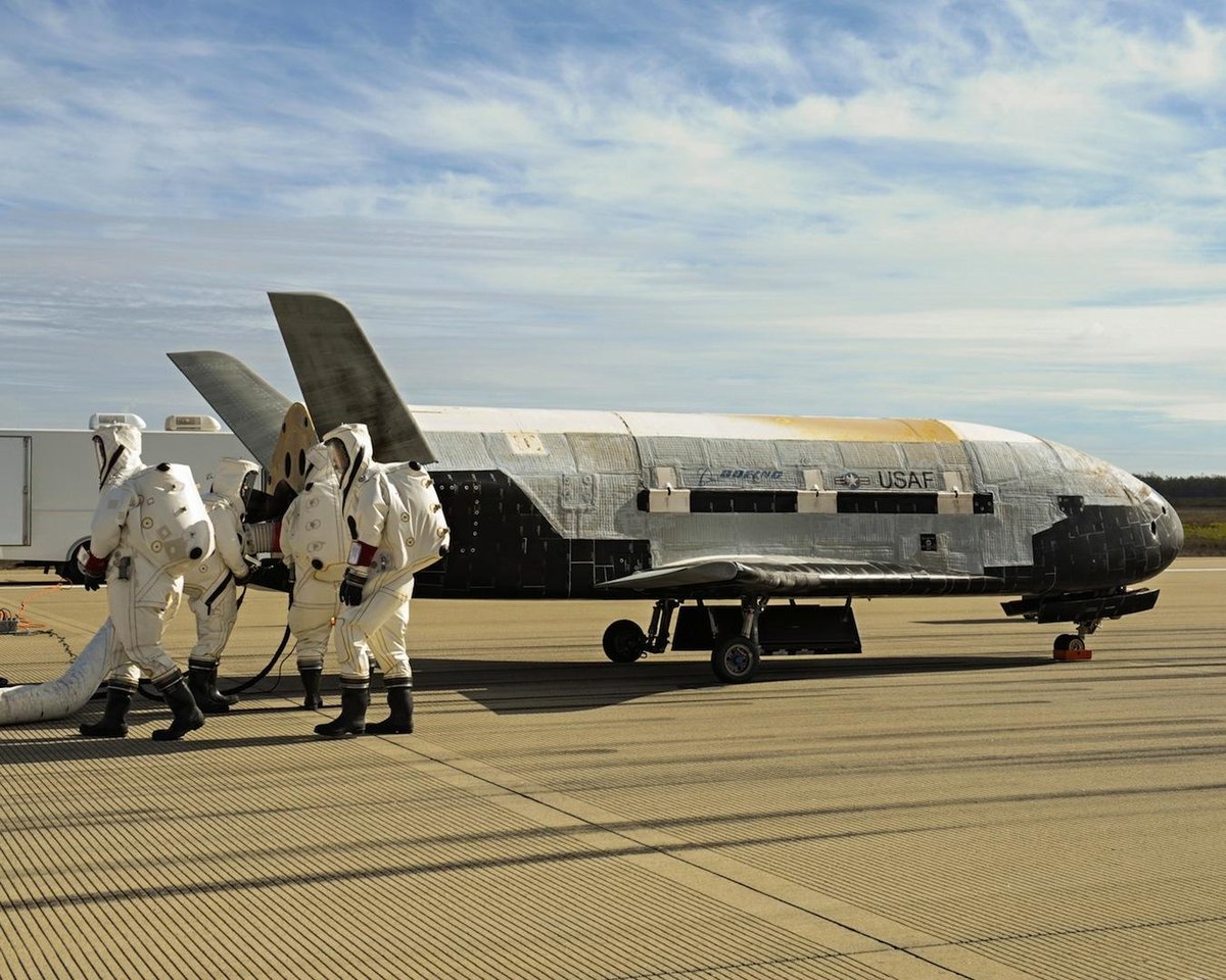 X-37B Spaceplane Completes Third, Longest Mission | Aviation ...