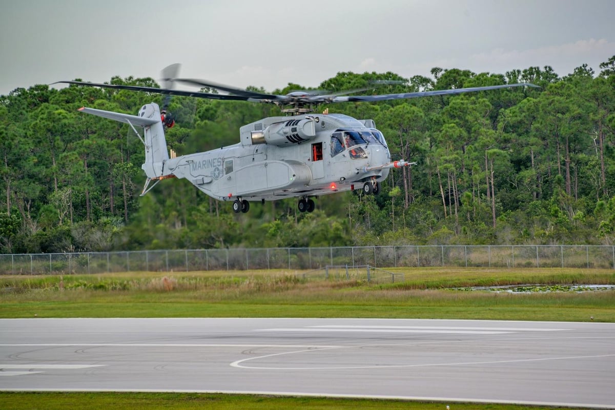 Marines' CH-53K King Stallion Takes to the Air for First Flight ...