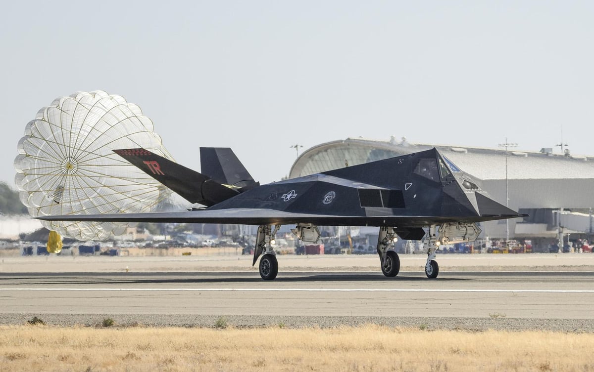Return of the Nighthawk: Now It’s Official | Aviation International News