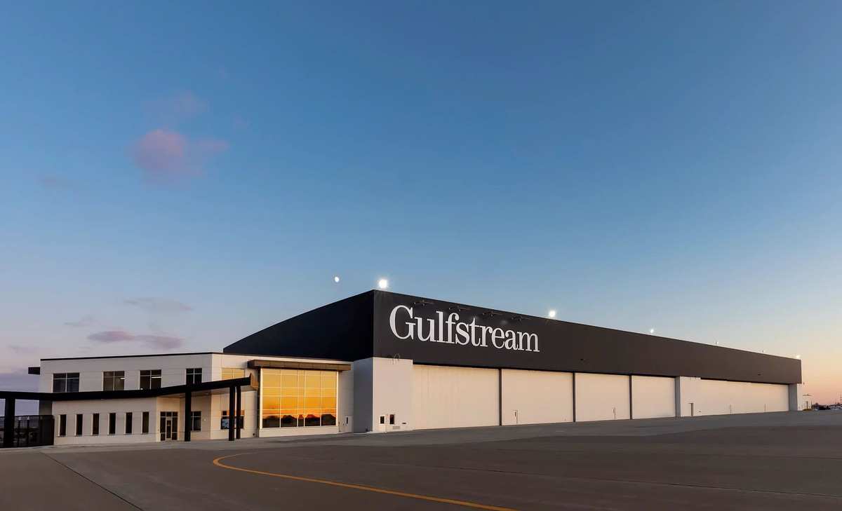 Gulfstream Opens Paint Hangar at Appleton, Wisconsin Service Center ...