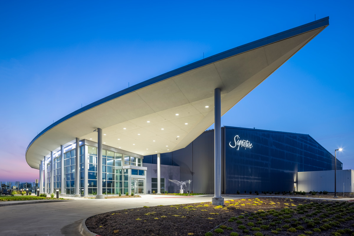 Signature Aviation's New FBO in Des Moines, Iowa, Spreads Wings ...