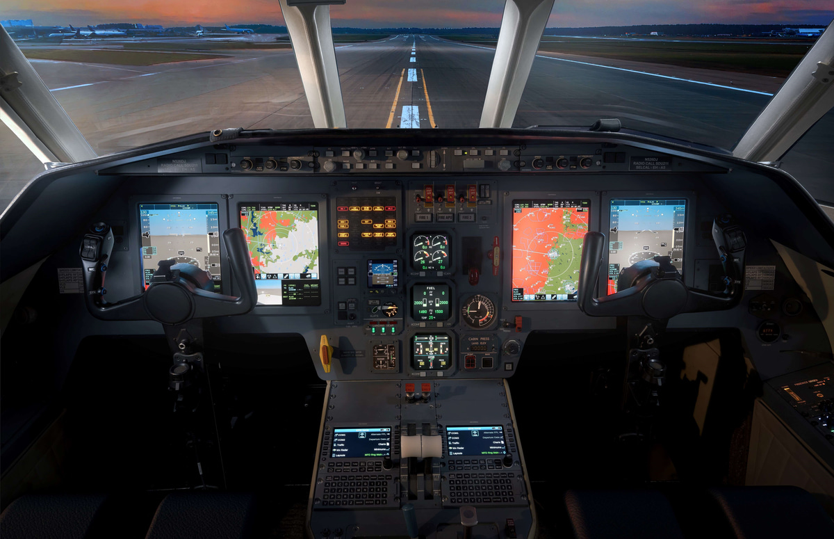 Trimec Wins STC for Universal InSight Avionics in Falcon 2000/2000EXs ...