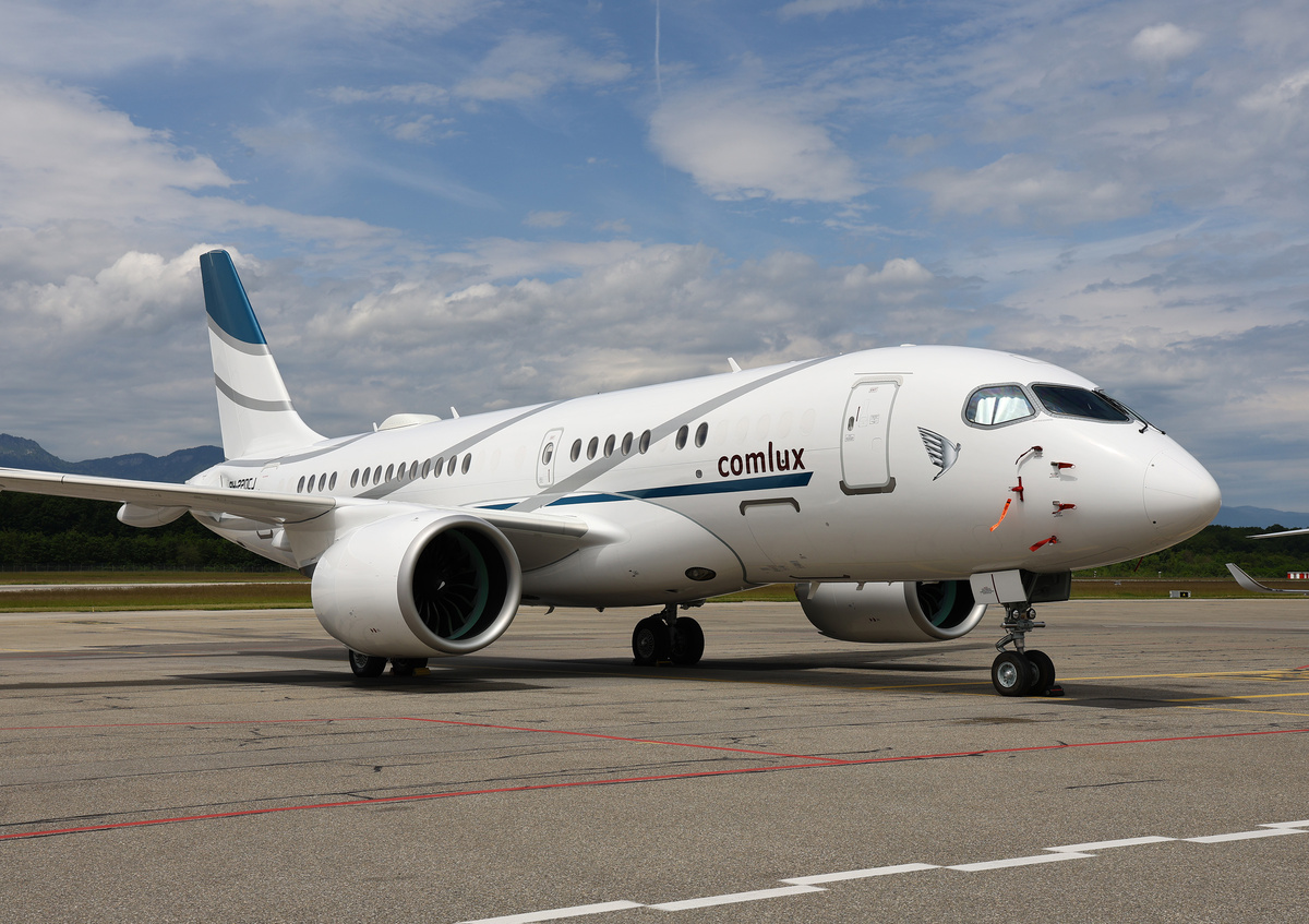 ACJ TwoTwenty VIP Aircraft Combines Space and Intercontinental Range ...