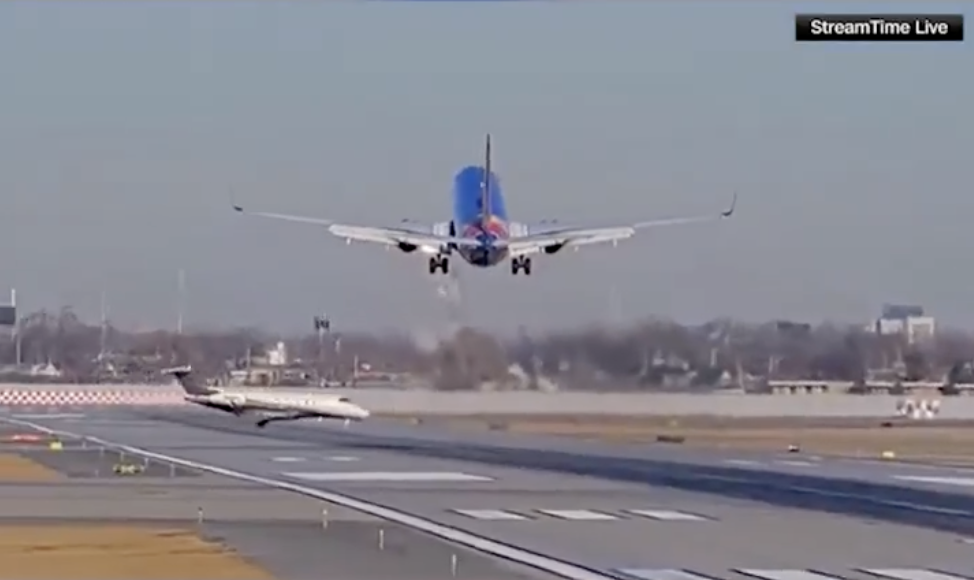 Southwest Airlines 737 Goes Around after Chicago Midway Runway ...