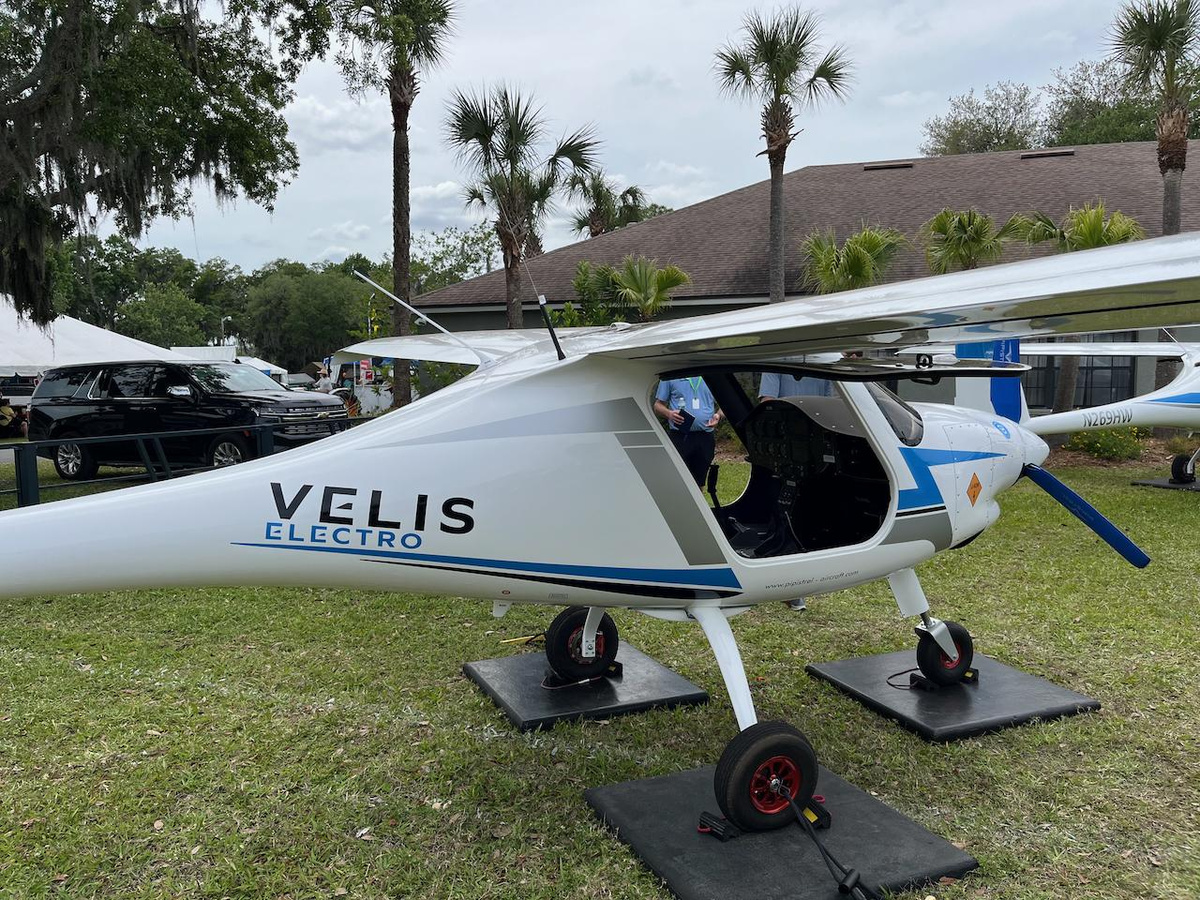 Textron eAviation Shows Off FAA-approved Velis, Works on Nexus eVTOL ...
