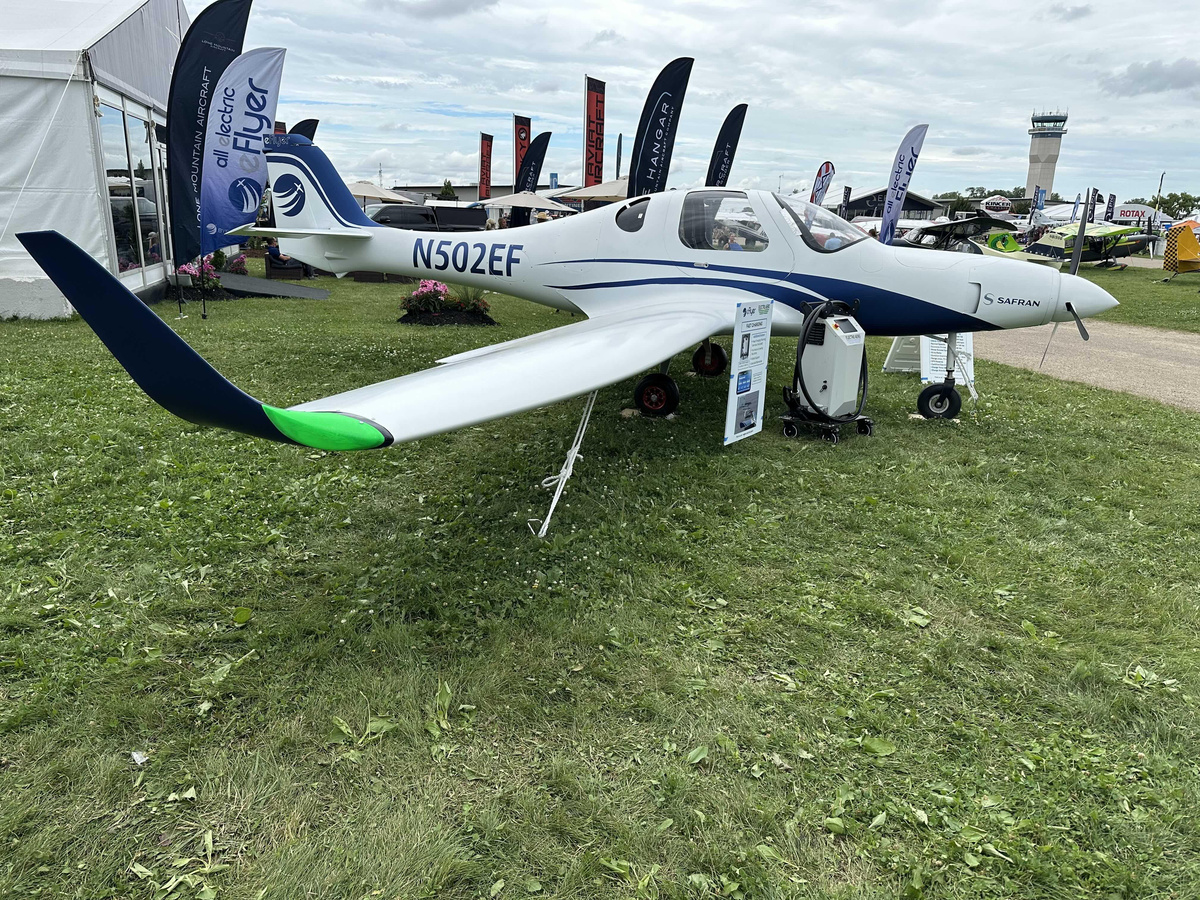 Bye Aerospace Prioritizes eFlyer 2 Electric Trainer Over Larger eFlyer ...