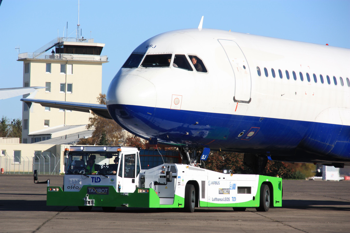 TaxiBot Approved To Enter Service With 737 Fleet | Aviation ...