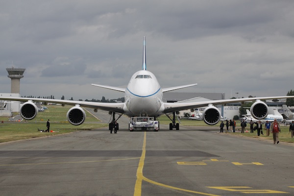 Paris 2011: Boeing’s 747-8 Freighter Makes Green Entrance to Paris ...