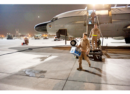 UK Confirms Deal for Boeing RC-135 Rivet Joint Sigint Airplanes ...