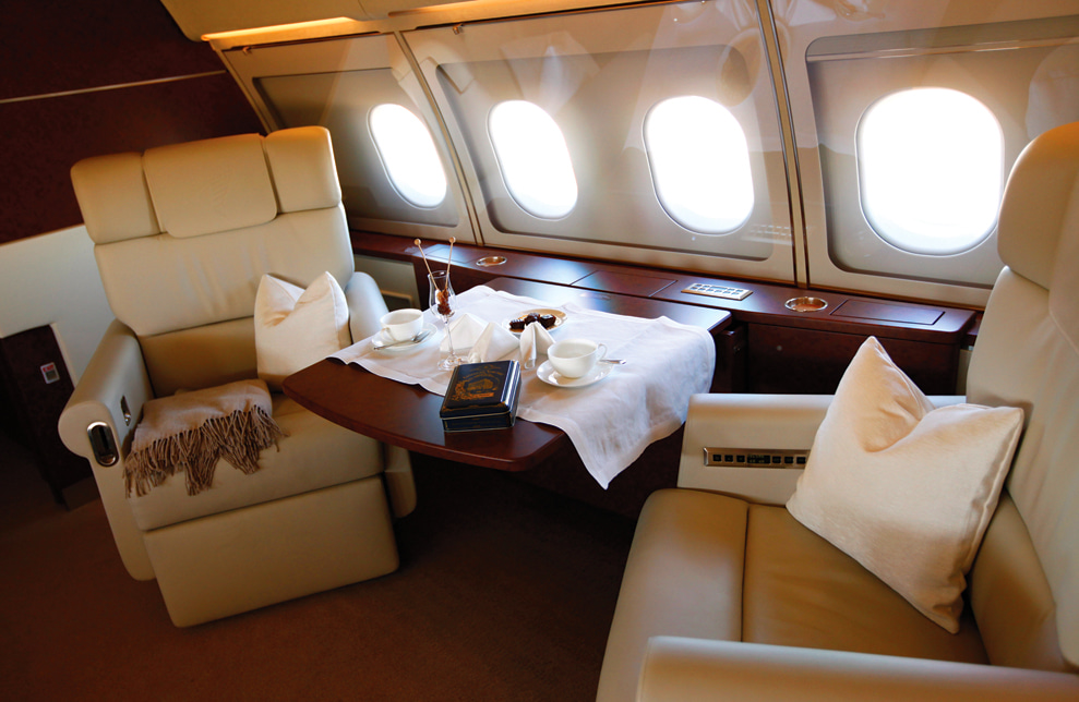 Comlux Airbus A318 Elite wears polished wing slats | Aviation ...