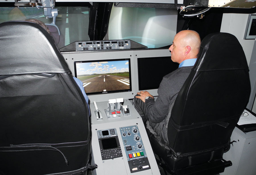 Hud Training Ain Logs Some Head Up Time In Rockwell Collins S Sim