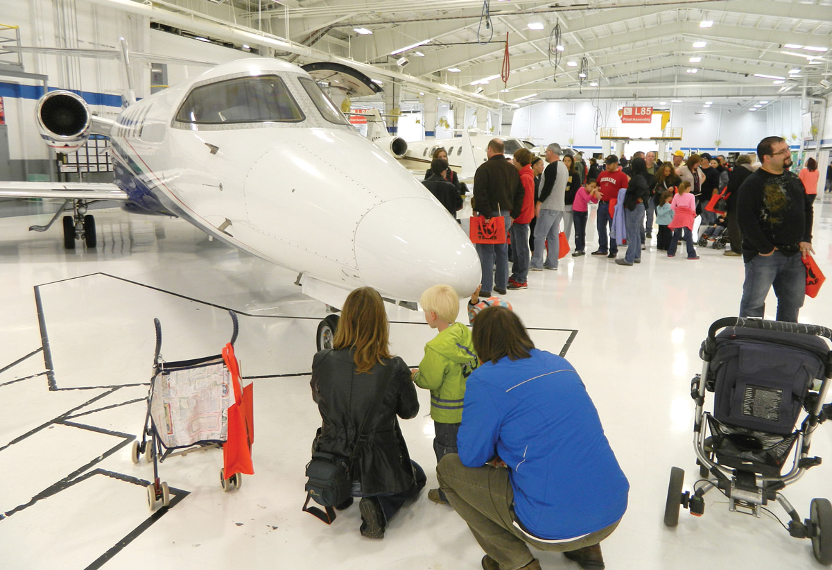 Learjet Employees Celebrate 50 Years of Flight | Aviation International ...