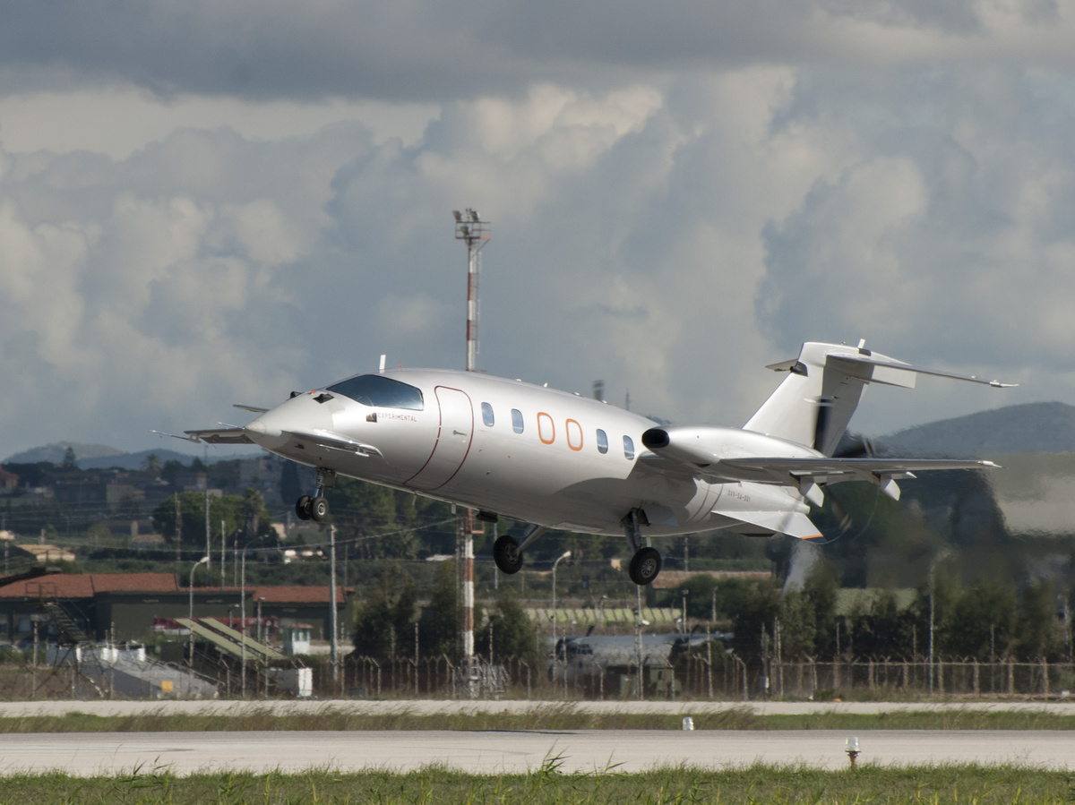 Piaggio Aero Achieves First Flight of HammerHead Demonstrator ...