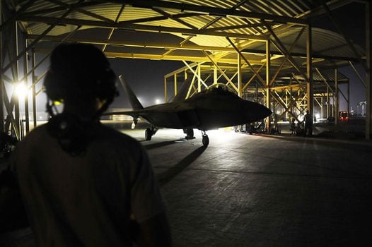 ISIS Airstrikes Include US F-22, Saudi F-15S Combat Debuts | Aviation ...