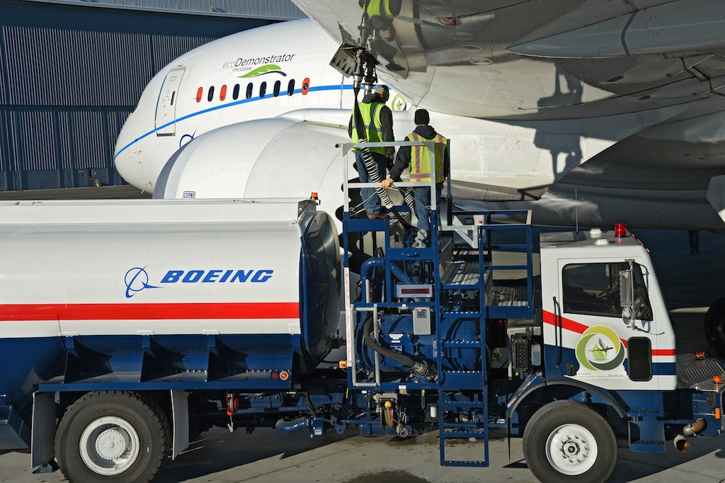 Boeing Conducts World’s First Flight with ‘Green Diesel’ | Aviation ...