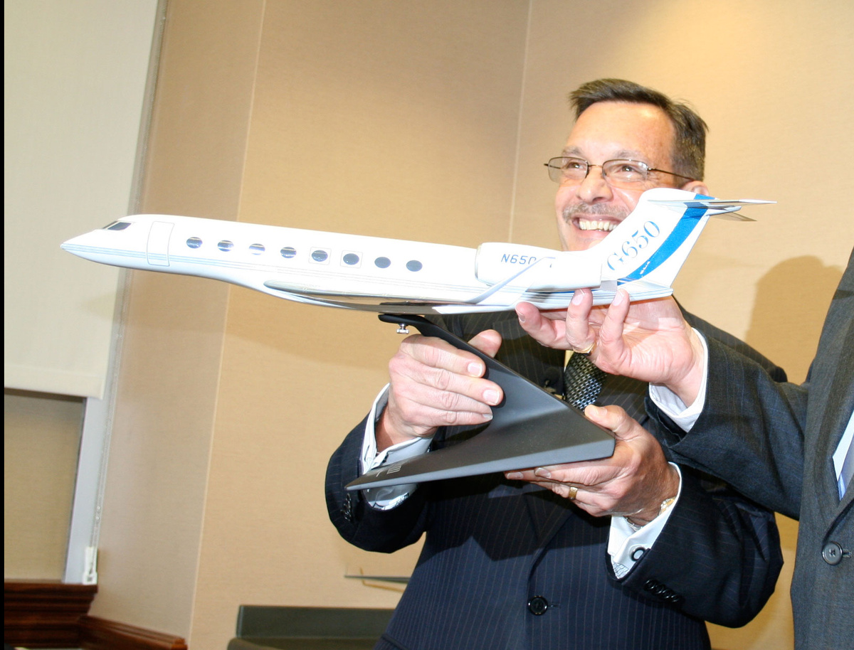 General Dynamics Sets Succession Plan for Gulfstream Leadership ...