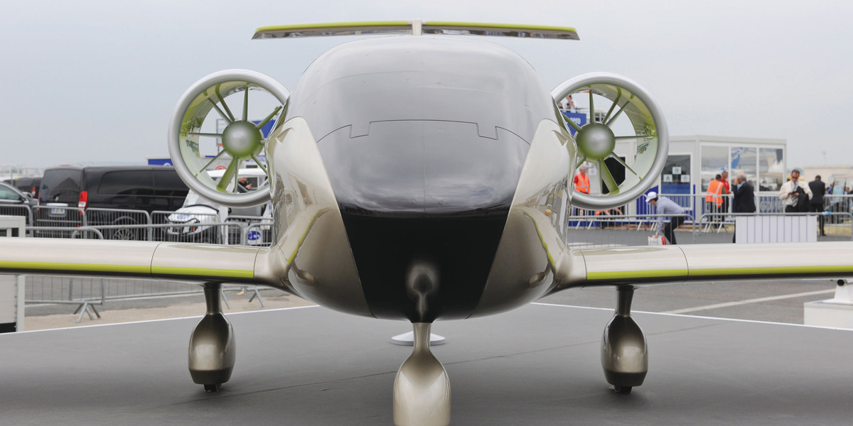 Airbus unveils E-Fan's “connected” cockpit | Aviation International News