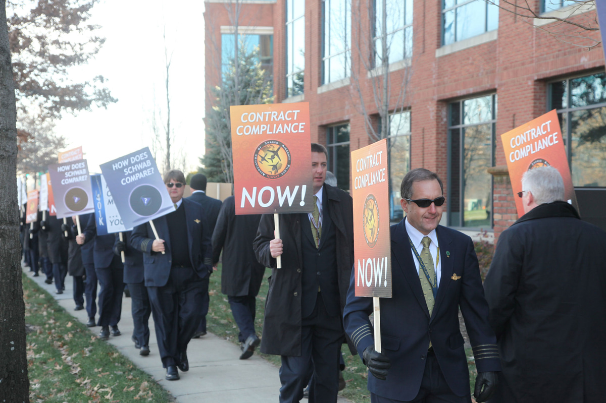 NetJets Pilots Approve New Contract | Aviation International News