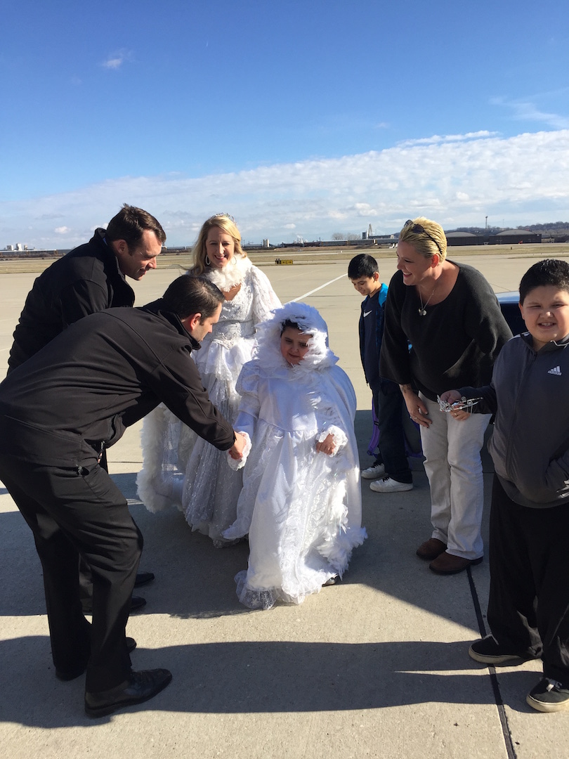 AIN Blog: On the Wings of Christmas Elves | Aviation International News