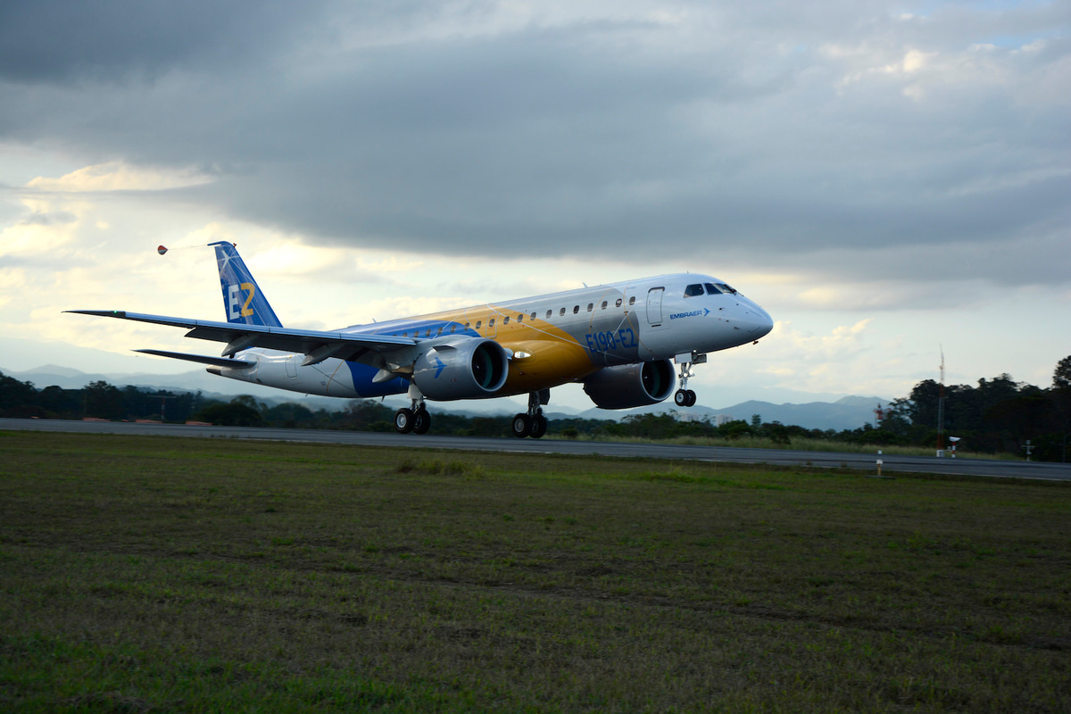 Embraer E190-E2 Takes Flight Ahead of Schedule | Aviation International ...