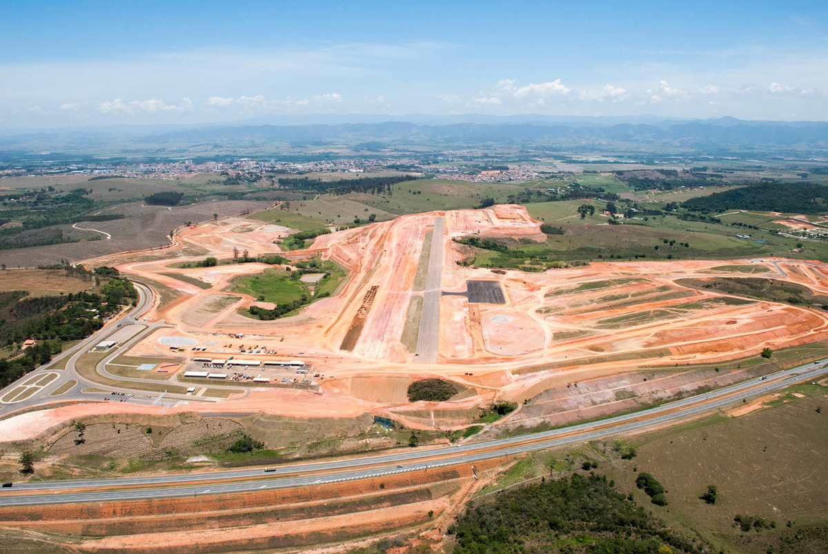 Projetos de Aeroportos Brasileiros Estagnados por Recessão Aguda ...