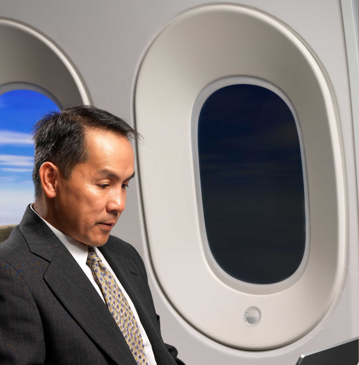 Gentex Debuts New Dimmable Window Technology | Aviation International News