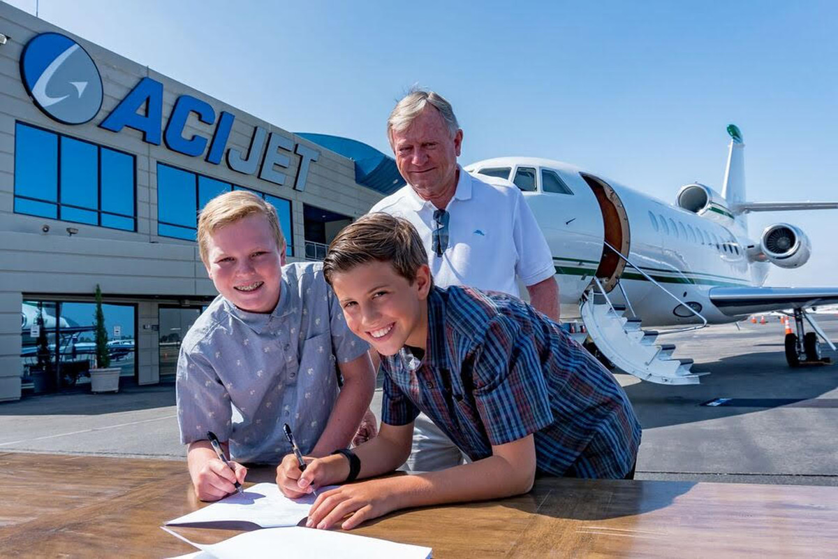 Tweens Negotiate Hangar Deal at ACI Jet SNA | Aviation International News