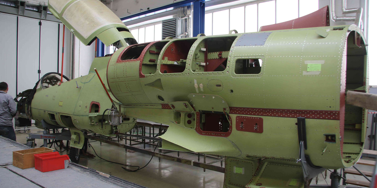 Aero Vodochody Reveals New Jet Trainer Plans | Aviation International News