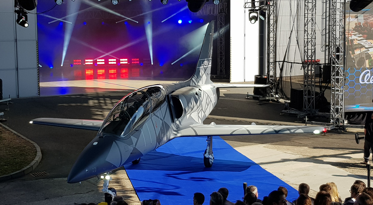 Aero Vodochody Rolls Out First L-39NG | Aviation International News
