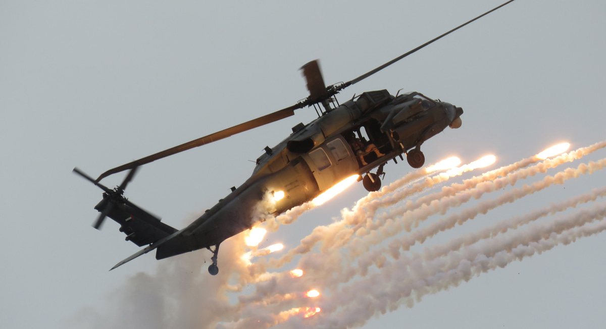 Armed Black Hawk Debuts at IDEX | Aviation International News