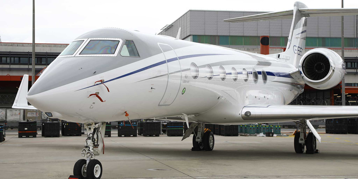 Gulfstream G550 Goes Fast on the Green Stuff | Aviation International News
