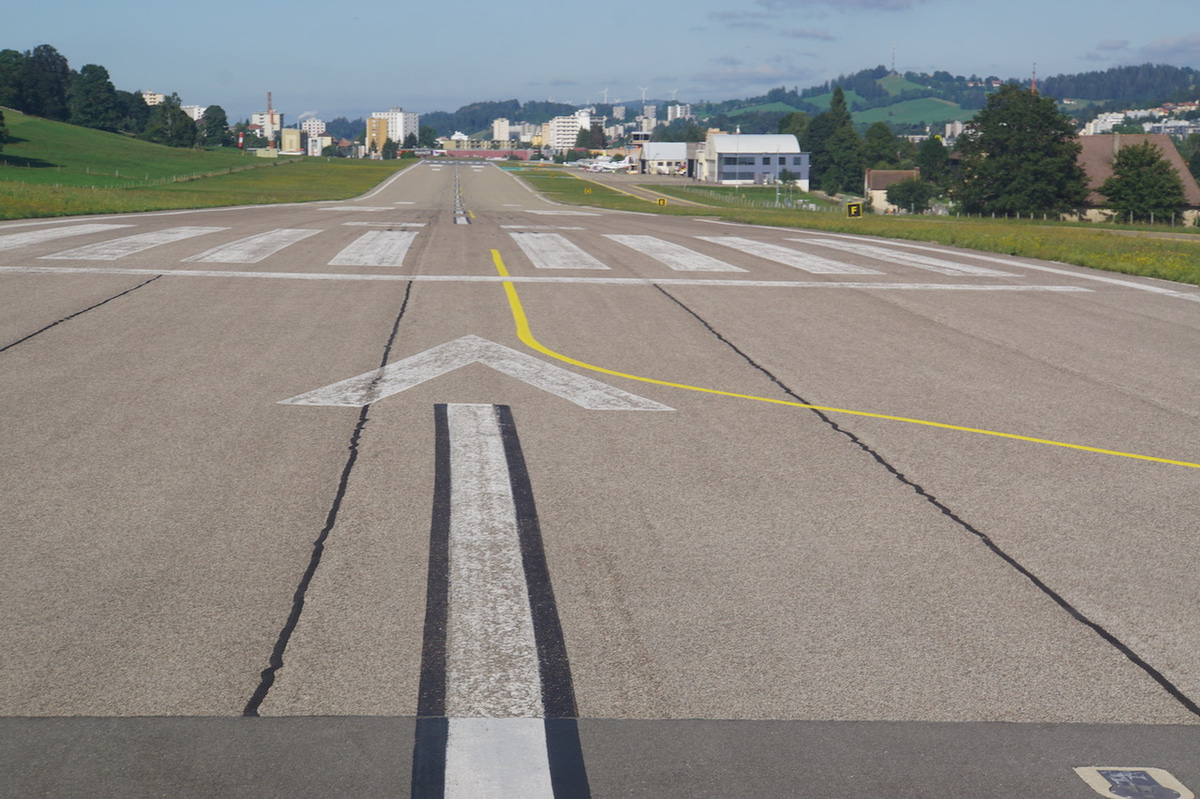 Short-field Landings in the Falcon 8X | Aviation International News
