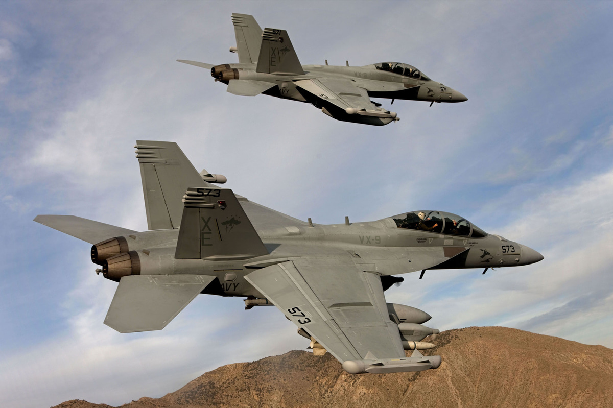 Navy Flies Unmanned Growlers | Aviation International News
