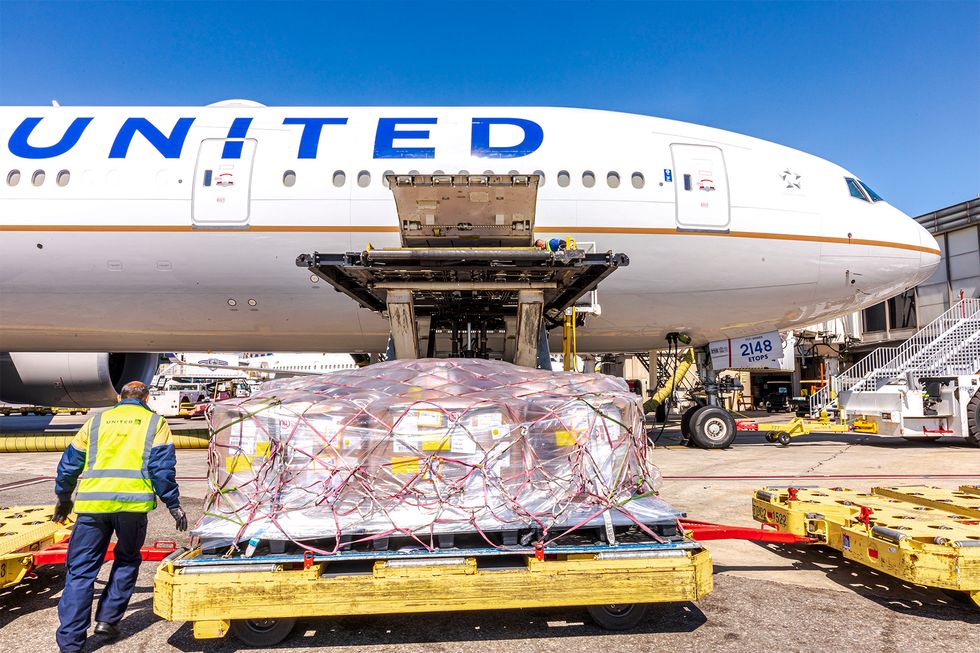 Air Cargo Saw Record Decline in Demand in 2020 | Aviation International ...