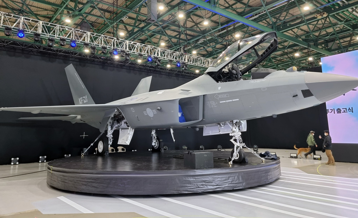 Korea’s KF-X Fighter Named KF-21 Boramae at Rollout | Aviation ...