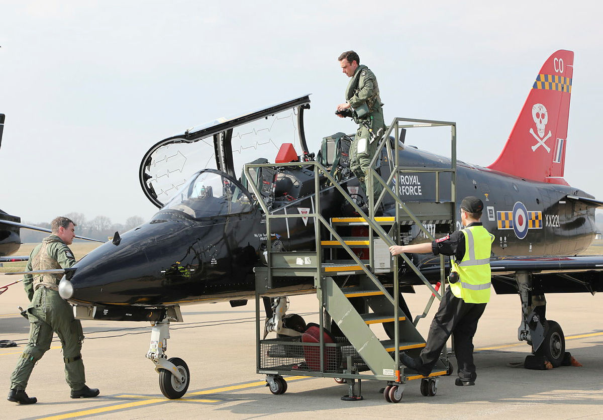 First-Generation Hawk Trainer Bows Out of UK Military Service ...
