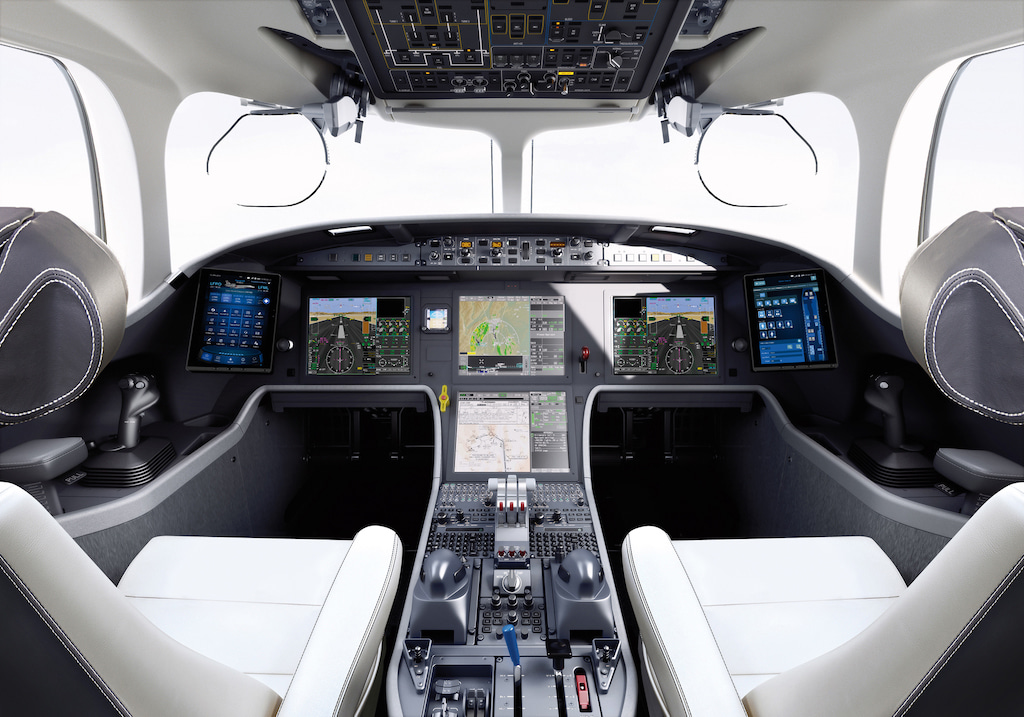 FAA, EASA Approve Dual HUD for Dassault Falcon 8X | Aviation ...