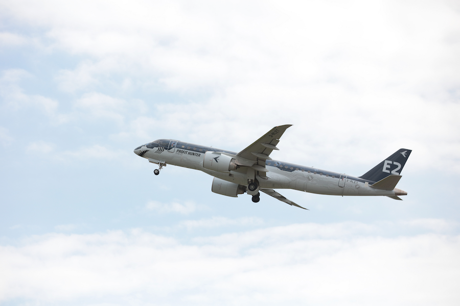 China Approves Embraer's E190-E2 Airliner At Zhuhai Airshow | Aviation ...