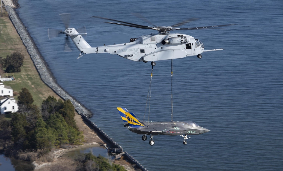 King Stallion Helicopter Demonstrates Lifting Power | Aviation ...