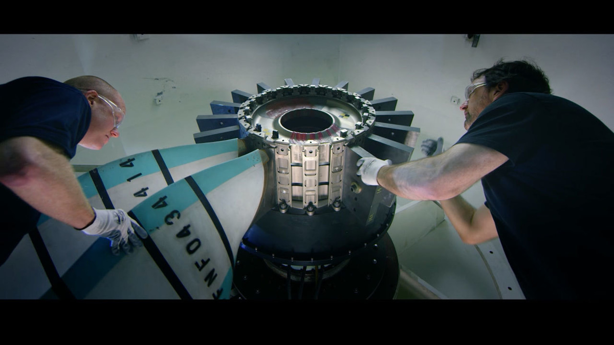 Testing the GE9X Composite Fan Blades in Seattle, Washington and Rugby ...
