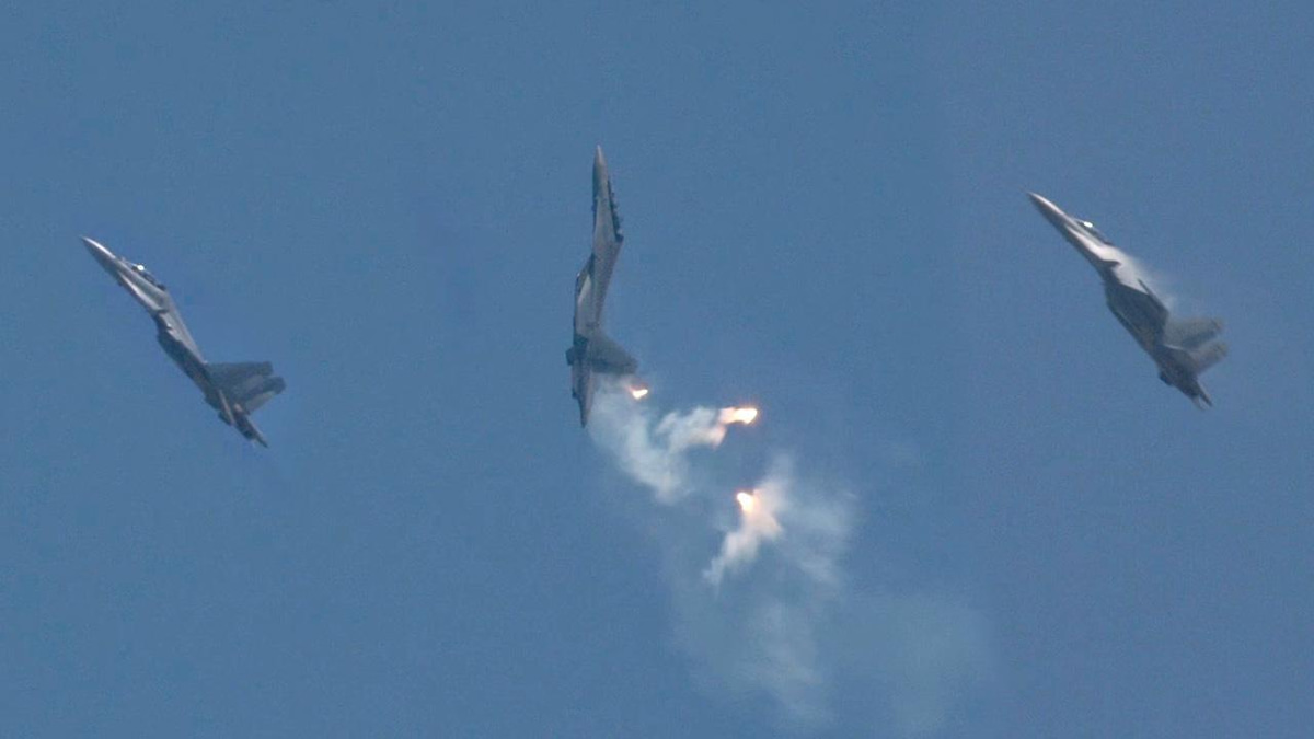 Sukhoi Su-30MKM Cobra Maneuver | Aviation International News