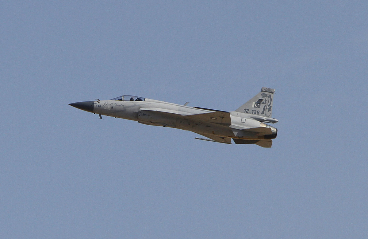 Thunder Over Dubai As First JF-17 Batch Is Completed | Aviation ...