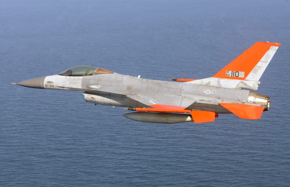 Boeing, USAF Complete First Unmanned QF-16 Flight | Aviation ...